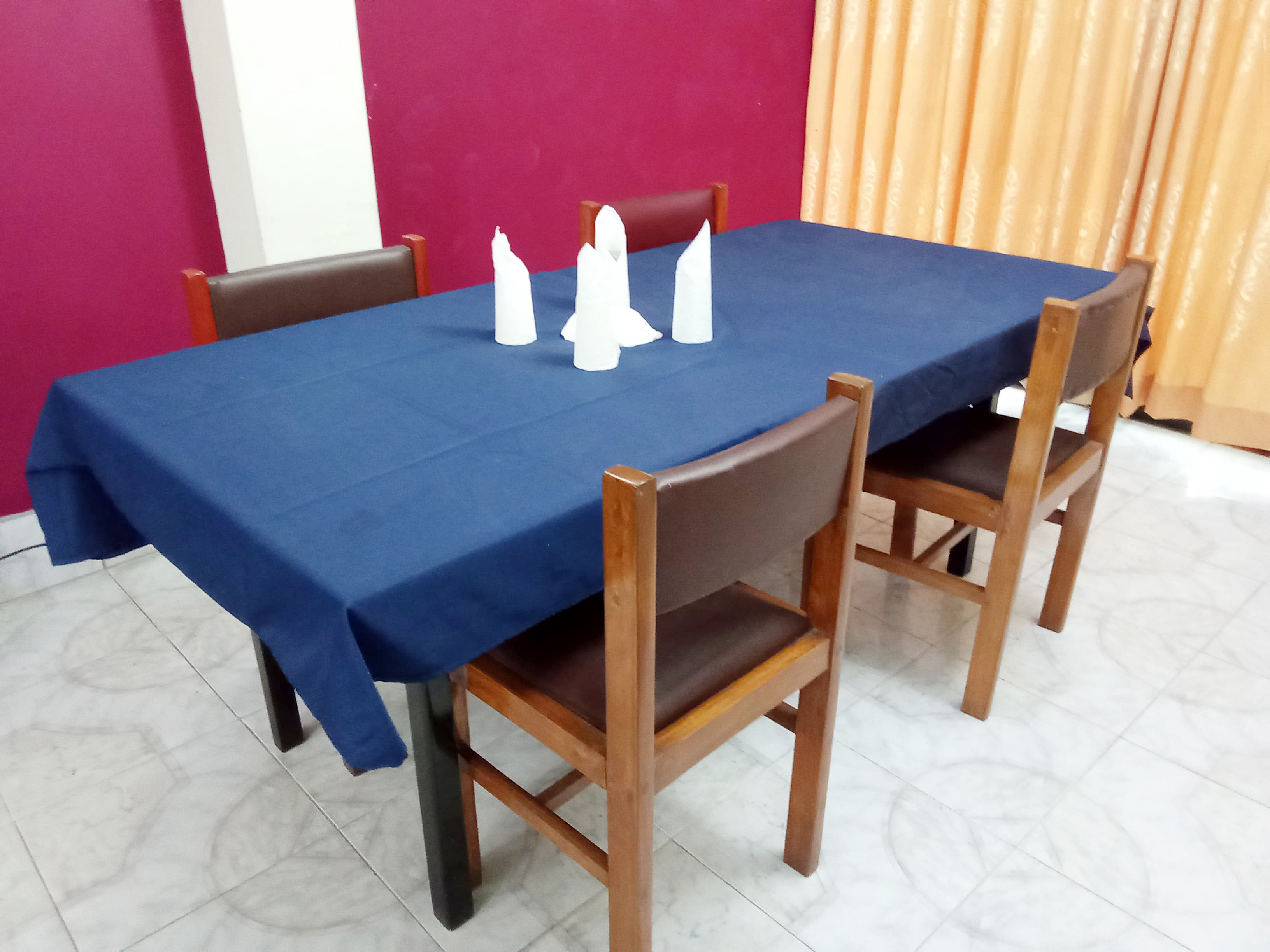 Rooms & Suites - Hiltown Hotel