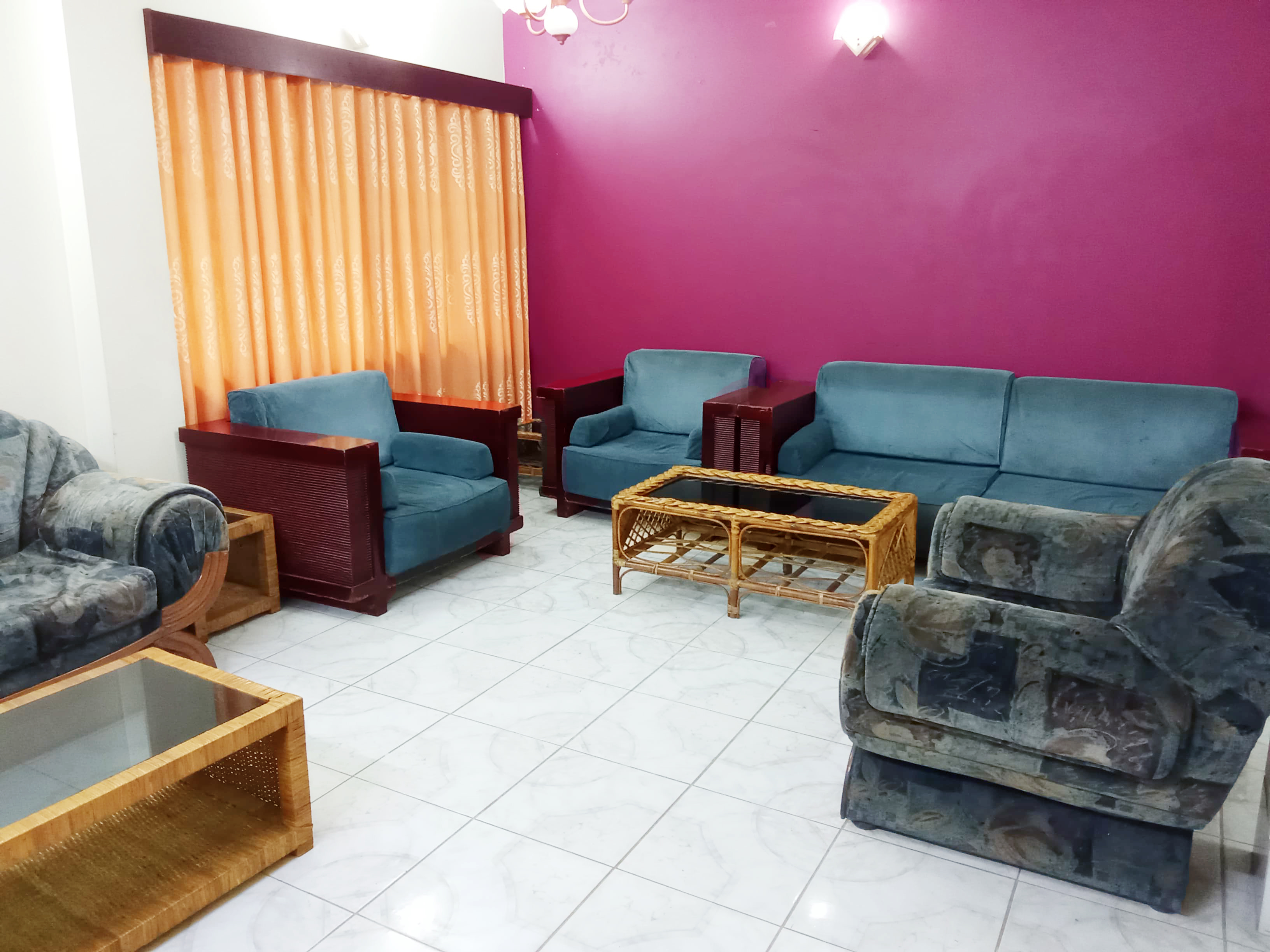 Rooms & Suites - Hiltown Hotel