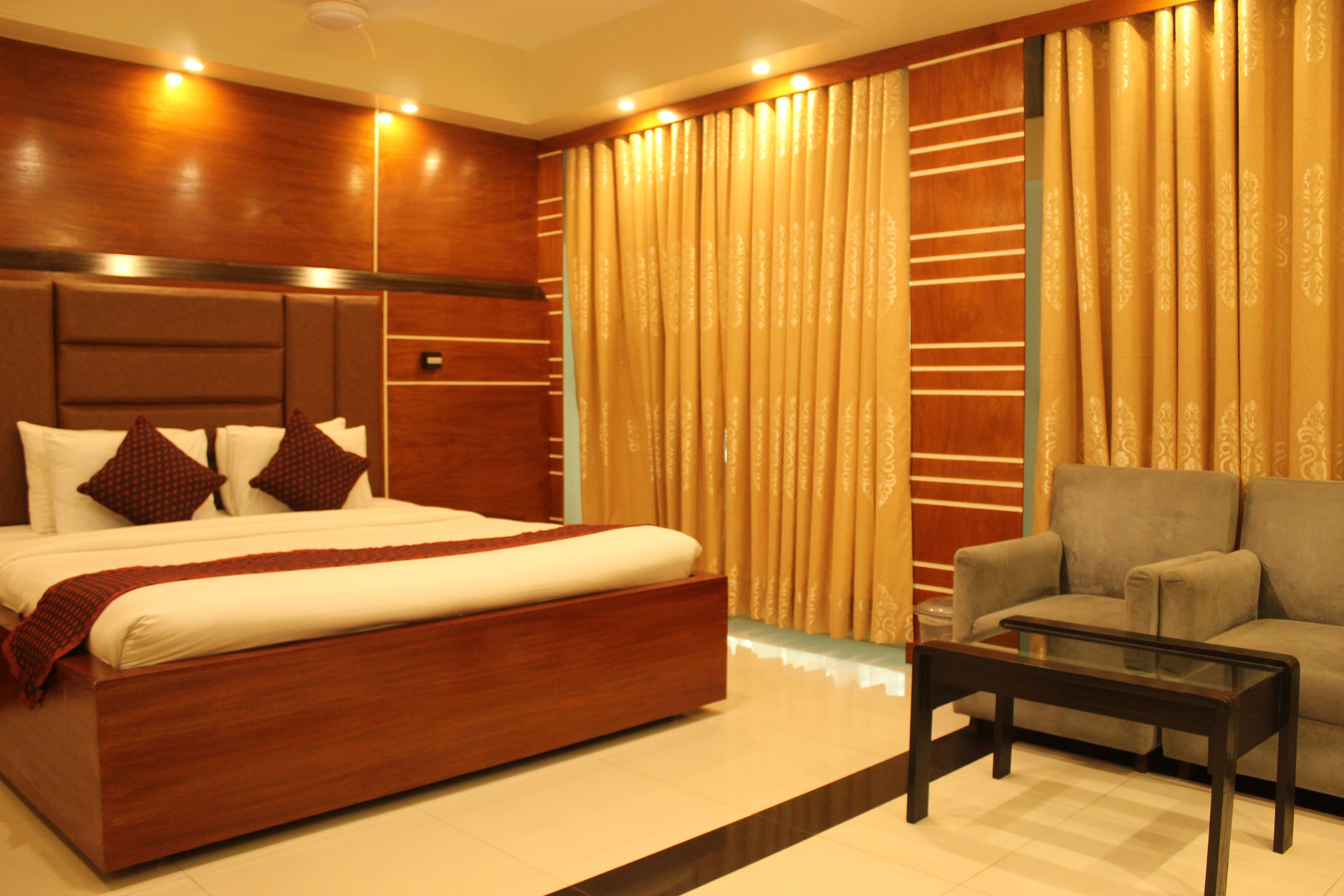 Rooms & Suites – Hiltown Hotel